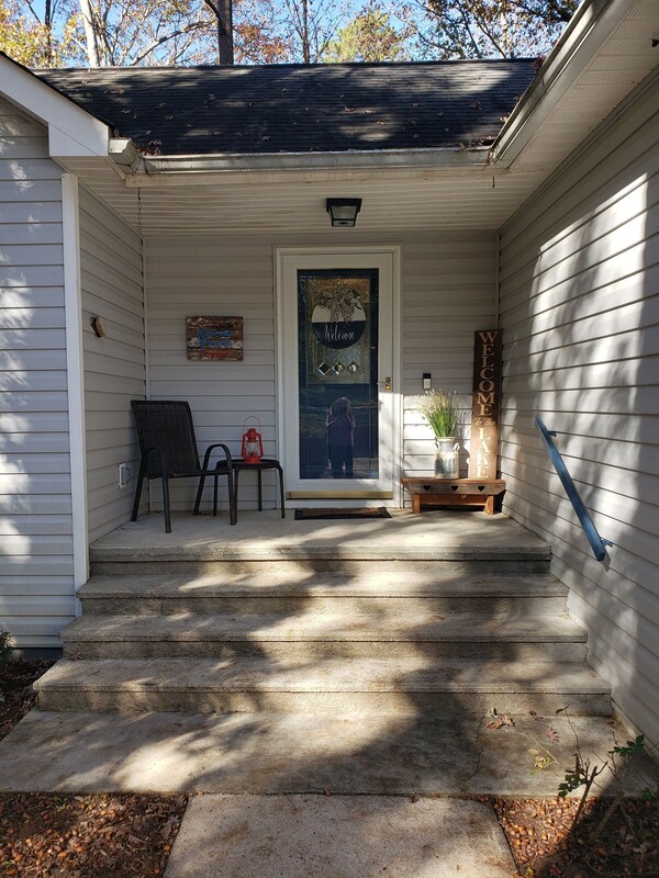 Lake Hartwell Waterfront Getaway - Lavonia, GA
