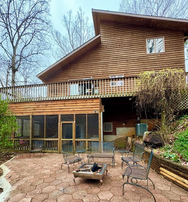 Secluded Mountain Retreat In Dahlonega- Perfect For Families & Pet-friendly! - Dahlonega, GA