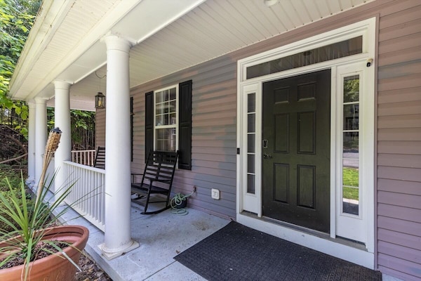 Entire 4-br In Beloved Dc Area Takoma Park - Rockville, MD