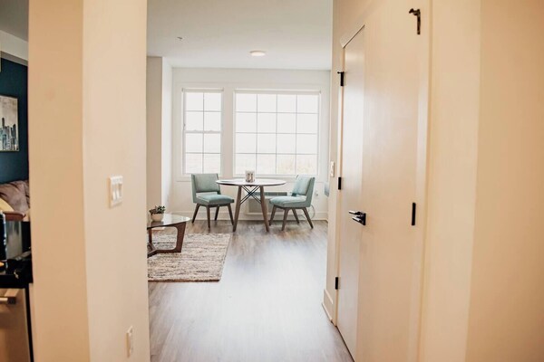 Views ! King 1 Br ! Free Parking! 30 To Min Nyc ! - Yonkers, NY