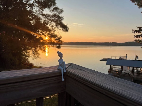 4.2-acre Lakefront Karaoke, Pool Table & Fishing! - Lancaster, SC