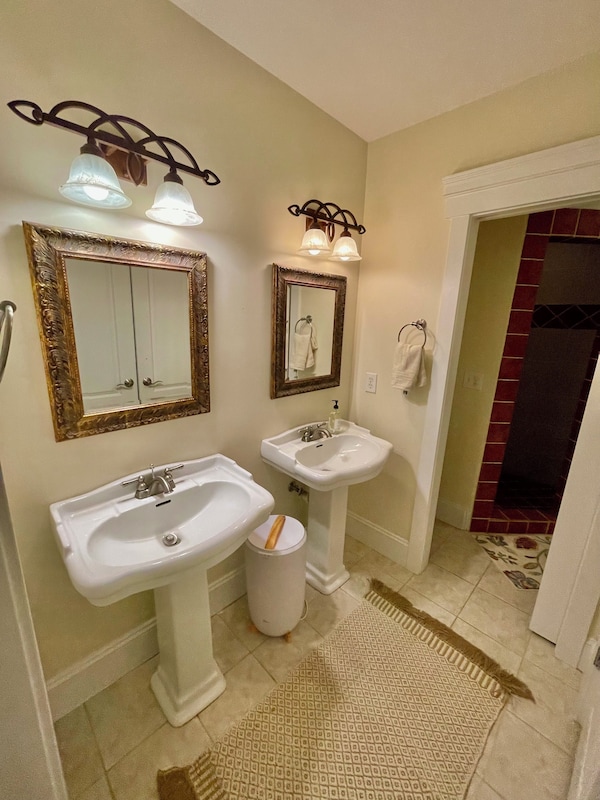 The Loft Is A Large Beautiful Apartment.2 Miles From Davidson/4 From Mooresville - Mooresville, NC