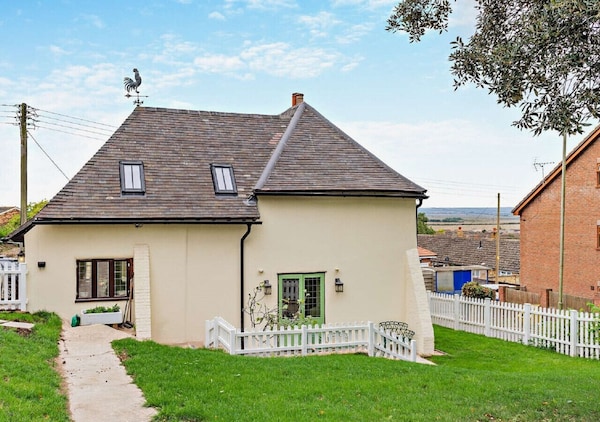 Prospect Villa - Two Bedroom House, Sleeps 4 - Faversham