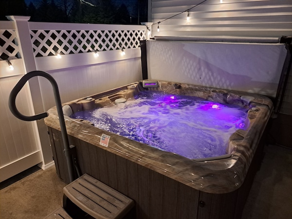 Wayside Getaway With Cozy Patio & Private Hot Tub! - 里斯本