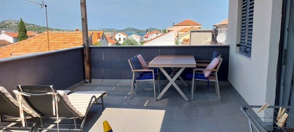 Charming 2-bedroom Apartment With Ac, Wifi, And Terrace  In Marvelous Murter - Pirovac