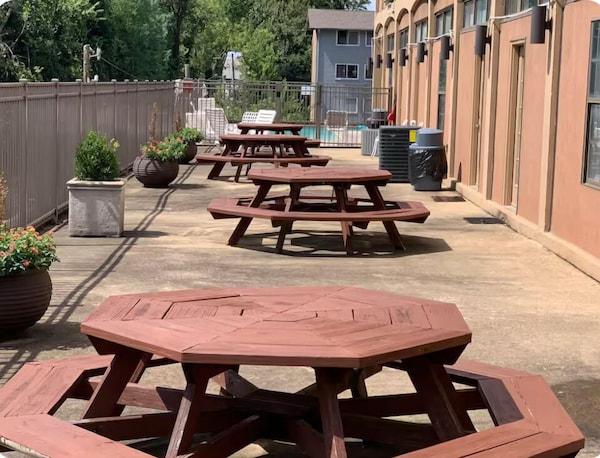 Condo, Walk To Stadium And Free Parking!!!!! - Knoxville, TN
