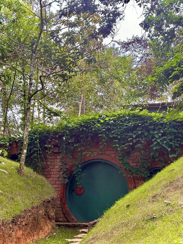 Jarabacoa, Eccentric Hobbit\n - Dominica
