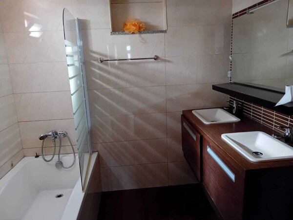 Spacious And Welcoming Family Apartment - Praia