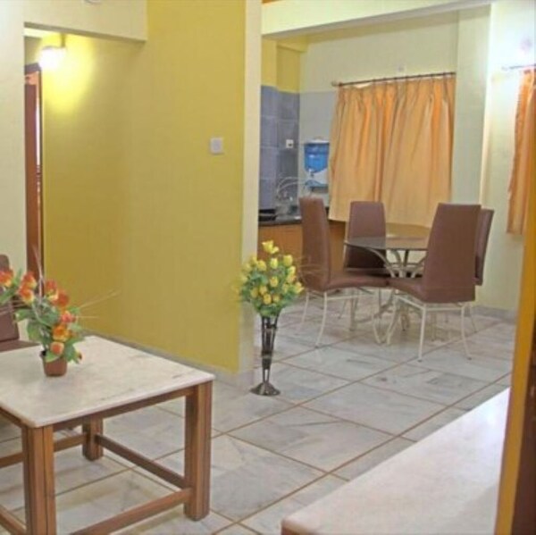 Shreeji Service Apartment 3-star Hotel Located In The Heart Of Vadodara, - Vadodara