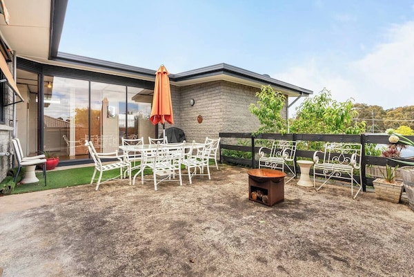 Studio 74 A Spacious Nostalgic Country Retreat - Ballarat
