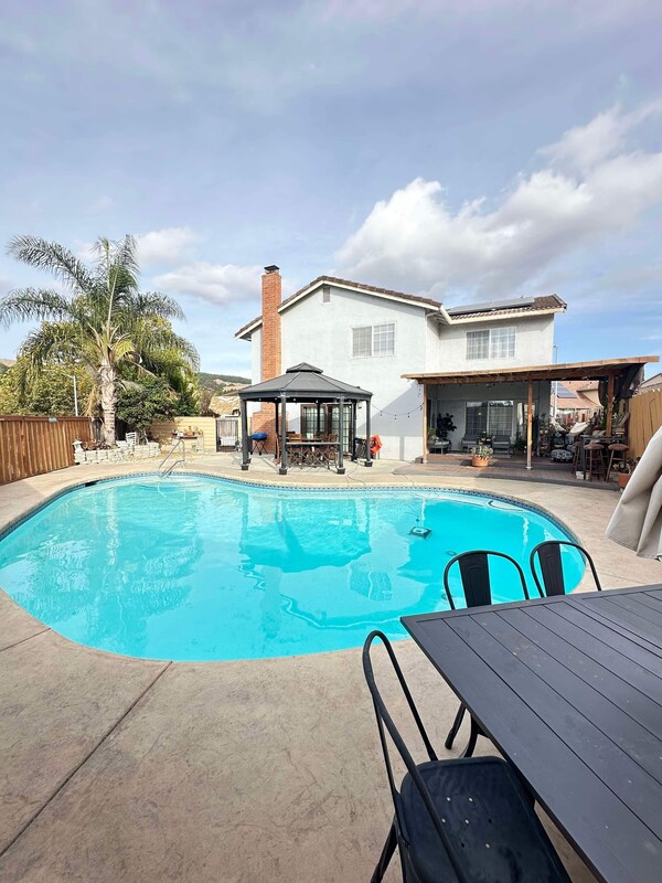 Tranquil Escape: 4-bedroom Home With Modern Amenities And Pool - Six Flags Discovery Kingdom, Vallejo