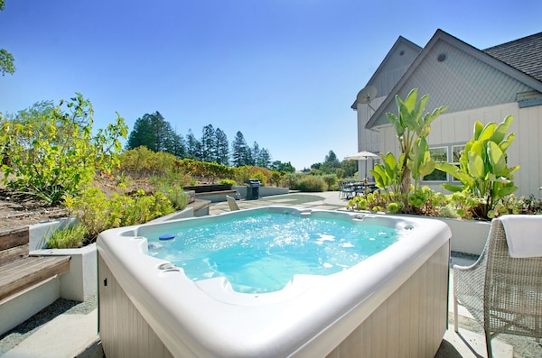 Luxury Estate Awaits: Your Ultimate Vineyard Escape - Santa Rosa, CA