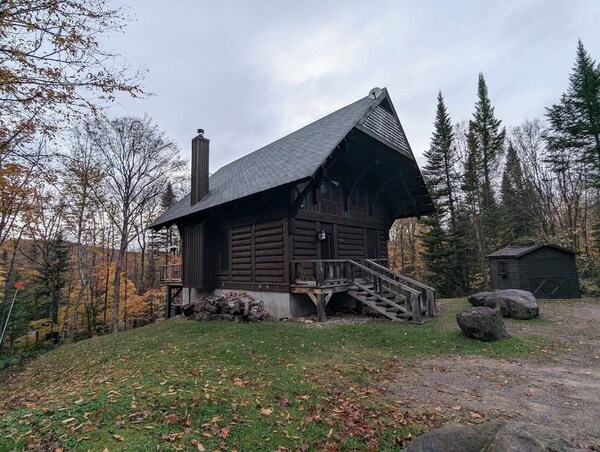Cozy Pet-friendly Chalet Noellie In Cote Nord Tremblant With Spa, Deck, Ski - Quebec