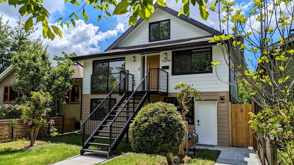 Easy Access Everywhere Ground-floor Suite Near Pne - Vancouver