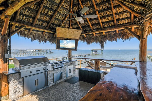 Bayfront Luxury House With Pool Near Kemah Boardwalk With Pier - Seabrook, TX