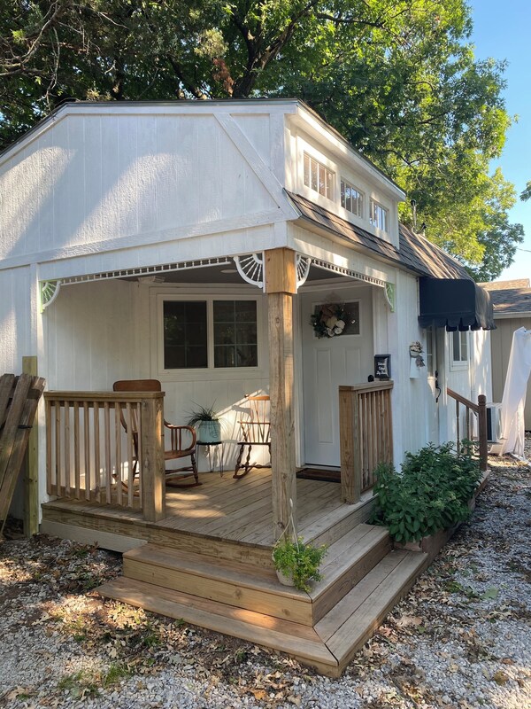 Charming Victorian Cottage Tinyhouse With Wifi And Ac In Quaint Girard - Crawford State Park, Farlington