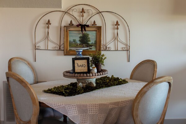 Georgianna's Flat - Newly Remodeled Upstairs Apartment In South Joplin - Joplin, MO