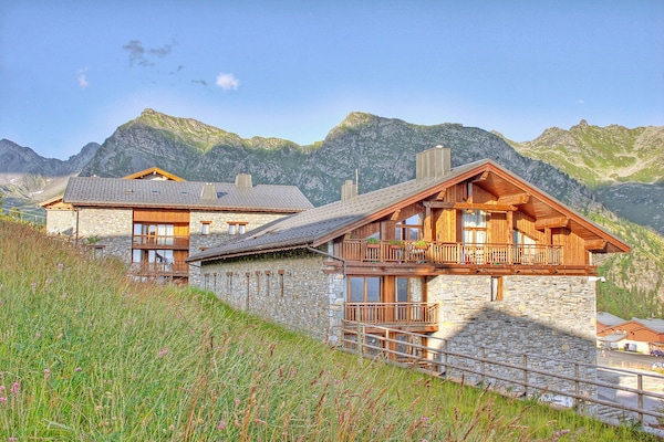 Au Pied Des Pistes | Piscine + Balcon Privé - La Rosière