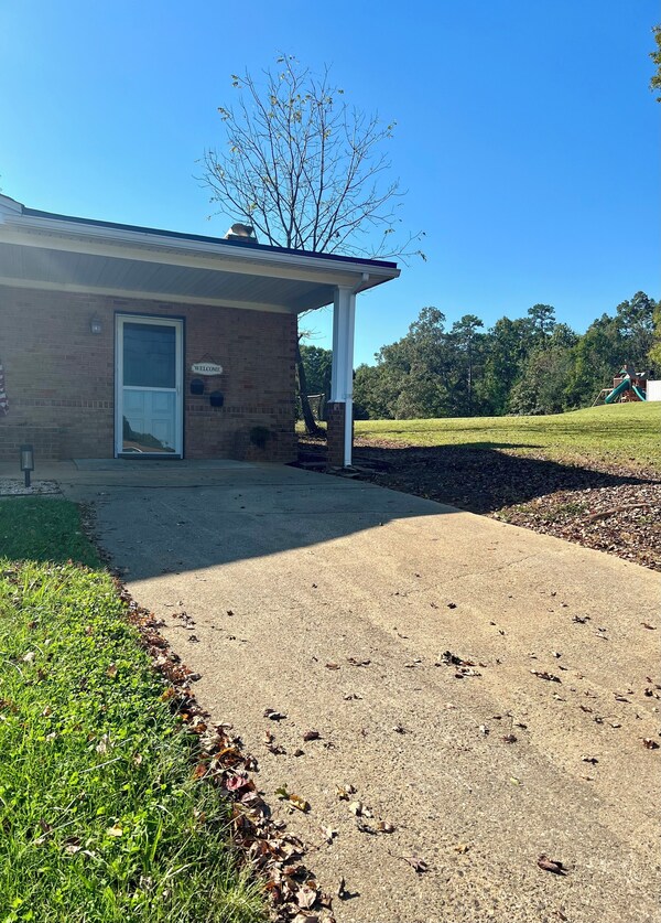 Charming 2-bedroom Guesthouse In Connelly Springs - Hickory, NC