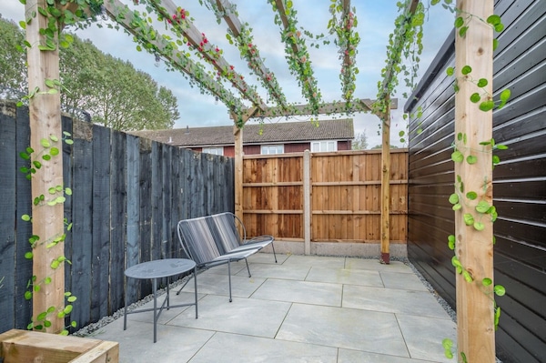 16 Waterloo Close, Newmarket - 뉴마켓