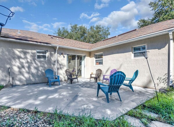 Spacious And Comfy 4b/2bath Family Friendly And Quiet Neighborhood - Jacksonville, FL