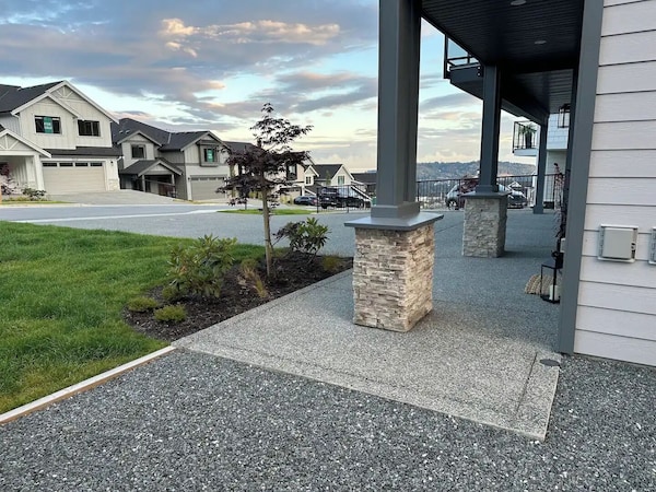Cozy And Quiet Brand New One-bedroom Private Suite - Langford