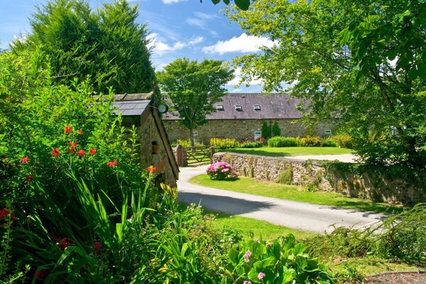 Converted Stone Cottage With Indoor Swimming Pool - Haverfordwest