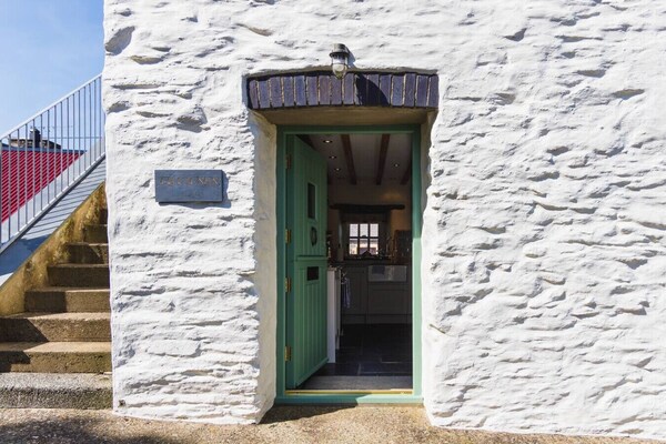 Converted Buttery Cottage In Pembrokeshire - Trefin