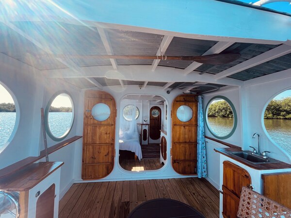 Florida Keys Living: Your Charming Houseboat Getaway In The Florida Keys! - Key West, FL