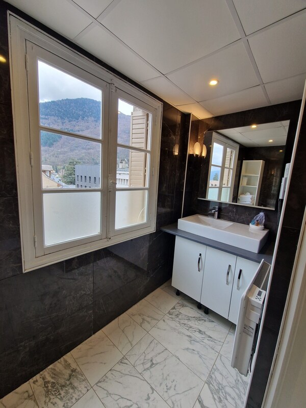 Spacious 8-bed T4 Apartment Facing The Spa. - Bossòst