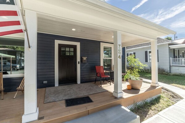 Flying Colors Cottage | Walk To Lake, Shops & Trails | Cozy & Stylish - Coeur d'Alene, ID