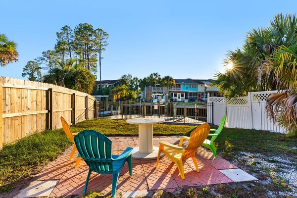 Renovated Canal-front Pet-friendly Home With A Fireplace And Boat Dock, Steps Away From The Marina! - Panama City
