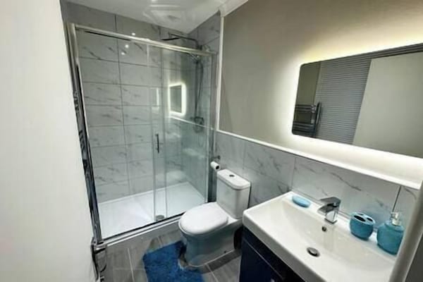 Modern And Luxurious Flat In London! - Uxbridge
