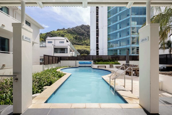 Panorama Penthouse Luxe Ocean Views & Pool - Mount Maunganui