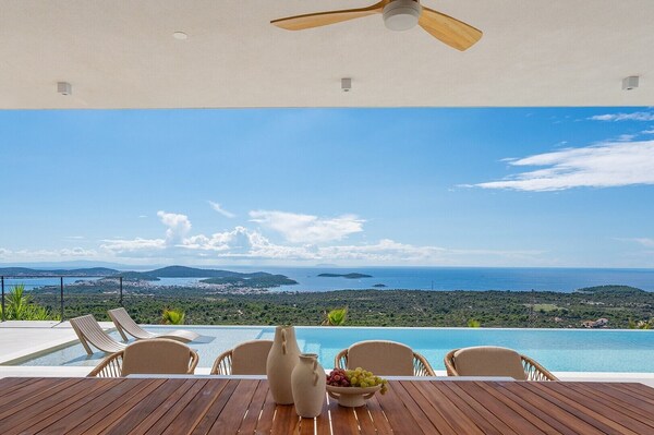 Exquisite Villa Mit 4 Schlafzimmern, Hot-tub, Sauna, Fitnessraum, Medienraum, Billard Und Beheiztem Pool - Primošten