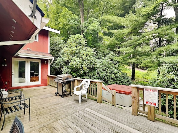 An Apple Away | Verdant Views + Hot Tub - Swallow Falls State Park, Oakland