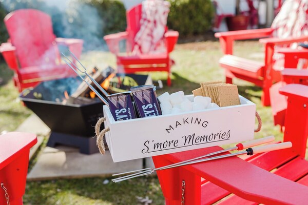 Iu Retreat! Spacious Luxury Stay, Steps From Campus - Pool Table, Firepit & More - Bloomington, IN