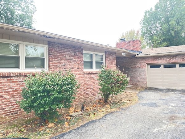 Monthly Comfort, Sleeps 9 With Wi-fi, Gym, Crib And Parking. - Springfield