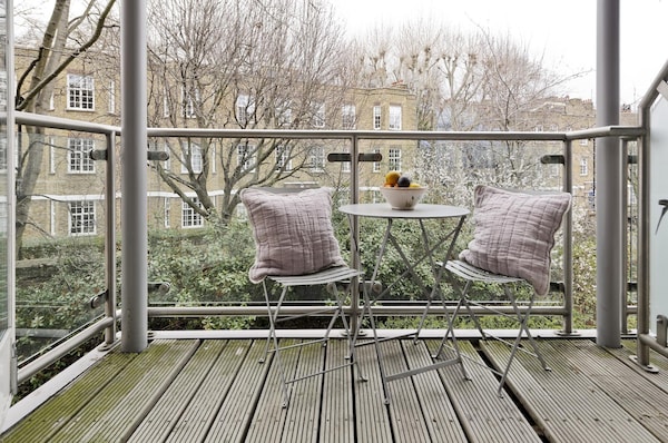 Large One Bedroom Flat With Balcony Close To The City By Underthedoormat - Central London