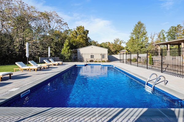 Elegant Home W/7brs, Game Room, Luxury Yard, Pool - Middletown, NY