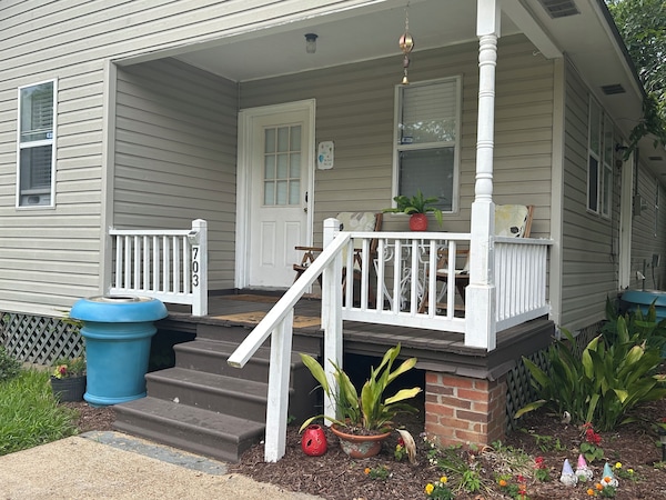 Charming 3-bedroom, Pet Friendly House In Downtown Natchez - Natchez, MS