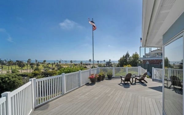 Oceanview Home Walking Distance To Beach, Pier & Short Drive To Downtown Ventura - Ventura, CA
