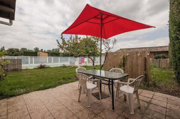 Independent Cottage And Pool In The Heart Of The Vineyards - Libourne