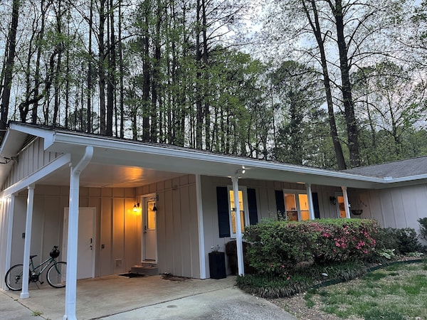 Cozy 2br Home W/ Office, Gym, & Backyard Near Trails, Parks, And Atlanta Fun - Douglasville, GA