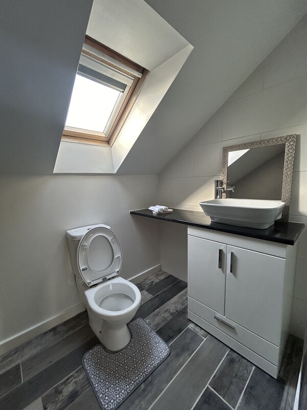 4 Bed House With Double Beds - Corby