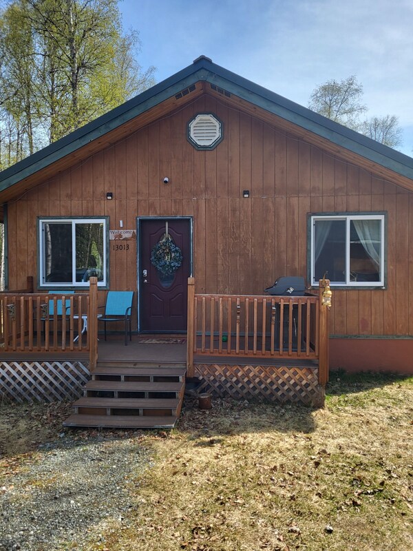 Enjoy Your Stay At The Grizzly Inn In The Quaint Community Of Willow Alaska! - Alaska