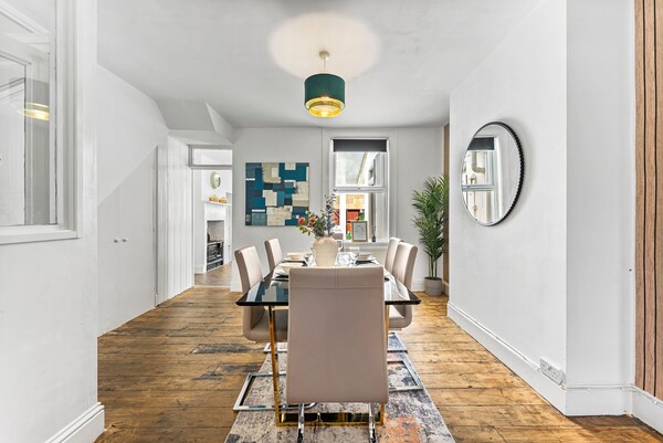 Large 4 Bedroom House In Bath - Sleeps 11 - Bath