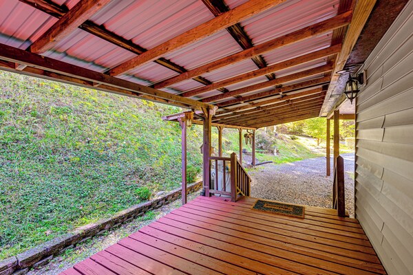 Creek Access & Spacious Yard: Quiet Sylva Home! - Sylva, NC