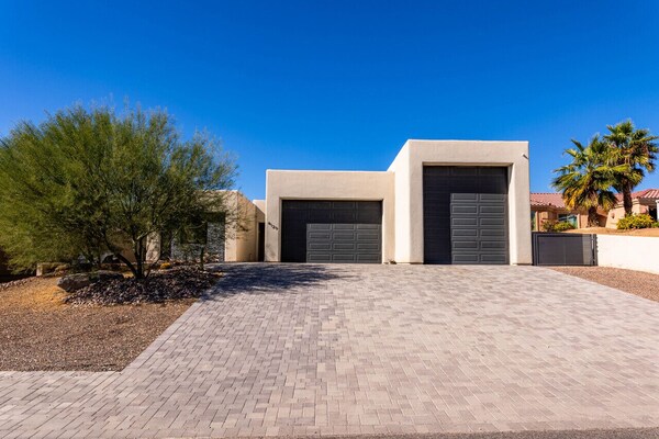 Resort Style Home | Swim Up Bar | Spa | Firepit - Lake Havasu City