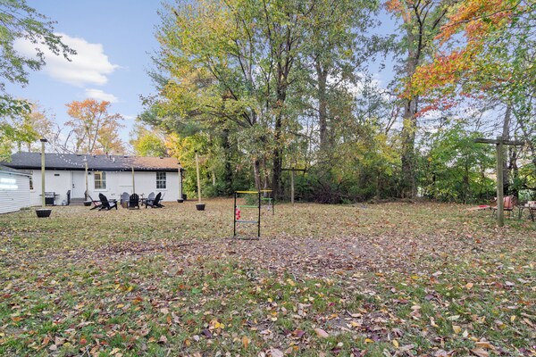 Oakside Retreat  Private Getaway With Huge Yard, Firepit And Game Room - 에번즈빌